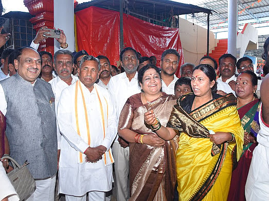 Karnataka leadership tussle: Only CM, DCM know what high command told ...