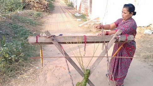 Plan to get GI tag for Patur sarees to improve livelihood of weavers