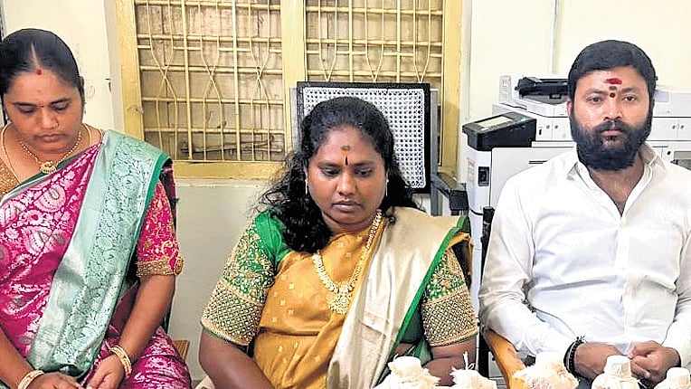 ACB traps court staff accepting Rs 5,000 bribe