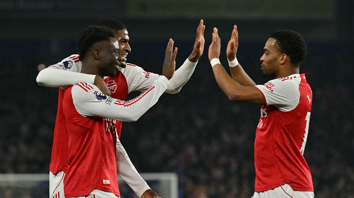 Arsenal stretch lead at top of Premier League as Man City falter