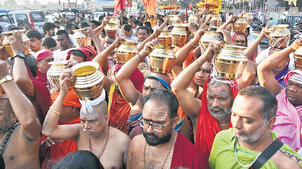 Durga temple fete begins atop Indrakeeladri