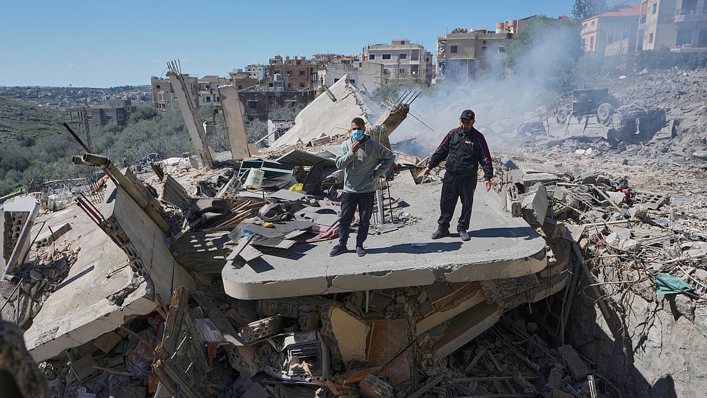 Human Rights Watch says Israel used white phosphorus bombs in Lebanon ...