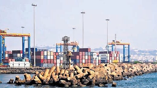 Shipping lines eye Vizag Port for West Asia-bound transhipment