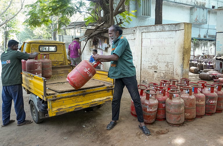 Fear of LPG cylinder shortage triggers panic buying in Warangal