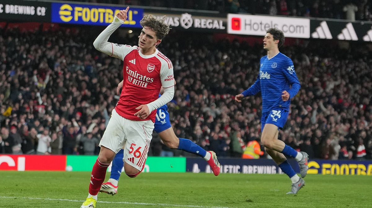 Arsenal strengthens grip on title race as Dowman becomes youngest ever ...