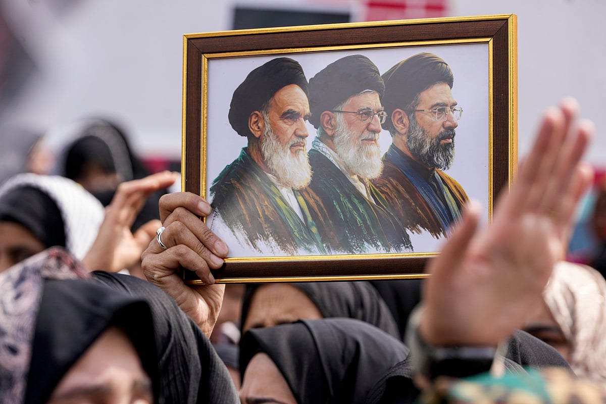 On Eid, Shia Muslims in MP denounce killing of Khamenei; chant slogans ...