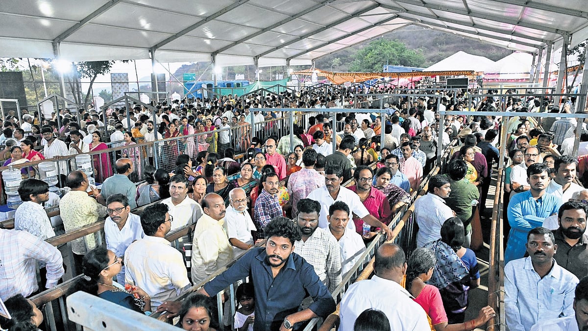 More than 1.5 lakh devotees throng Simhachalam for Chandanotsavam