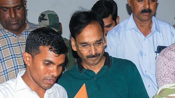 Jharkhand HC rejects bail plea of suspended IAS officer Vinay Kumar ...